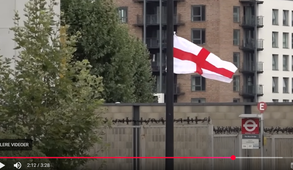 Den Korte Avis | Overalt i Birmingham har vrede borgere hængt det ...