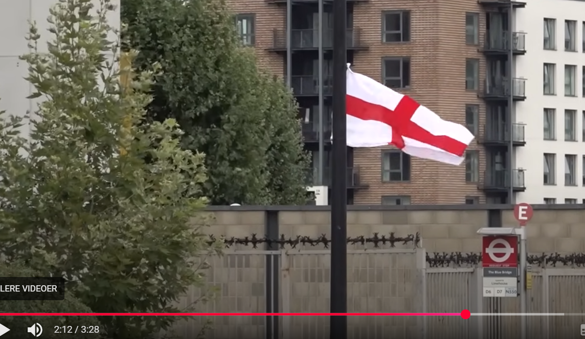 Den Korte Avis | Overalt i Birmingham har vrede borgere hængt det ...